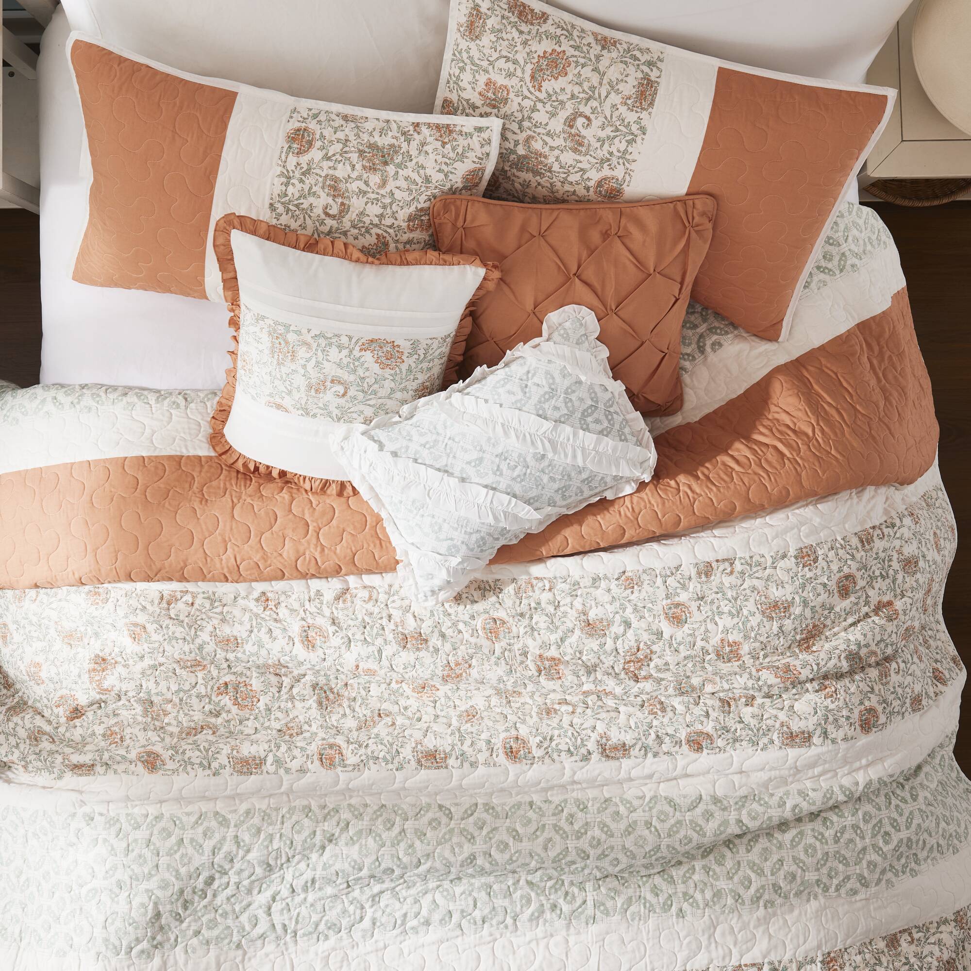 Dawn 6-Piece Cotton Percale Quilt Set with Throw Pillows – Pier 1