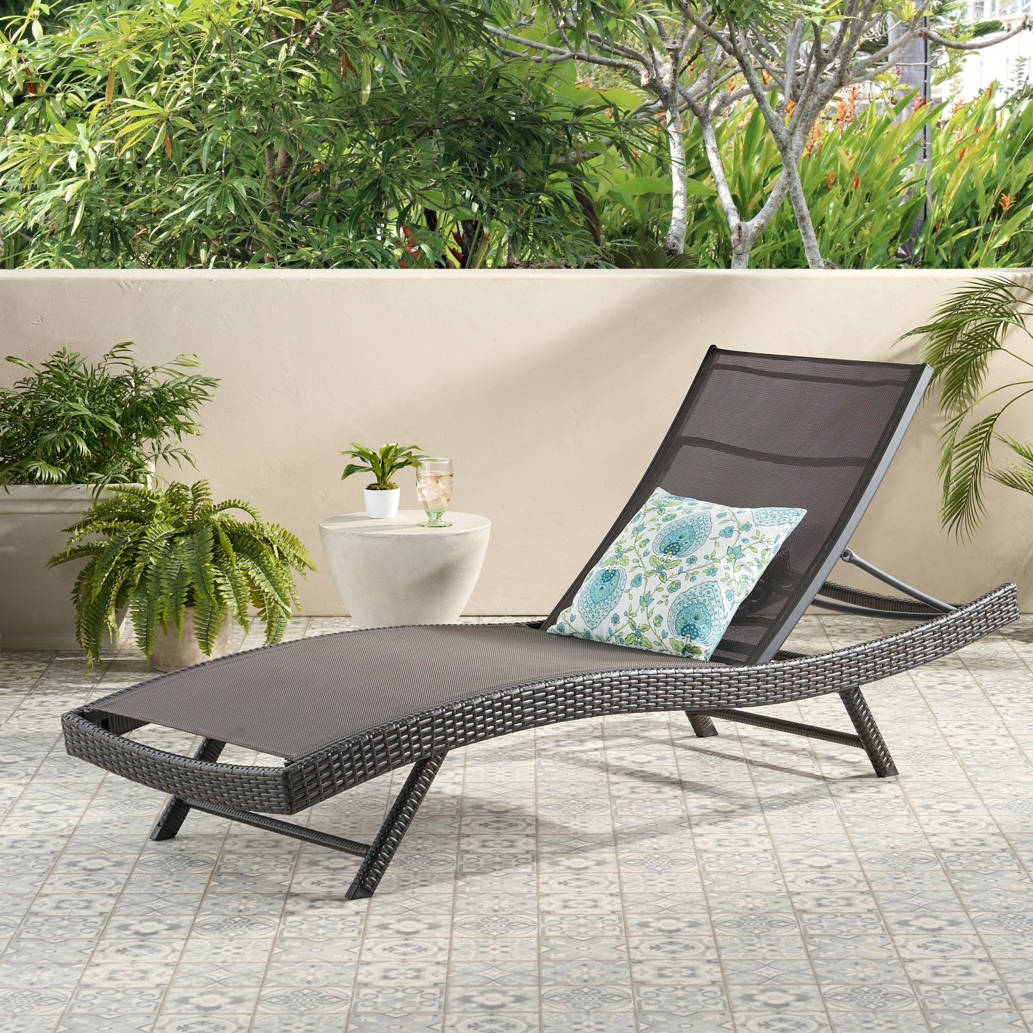 Outdoor Rattan Wicker Chaise Lounge with Adjustable Seat and Mesh Seat ...